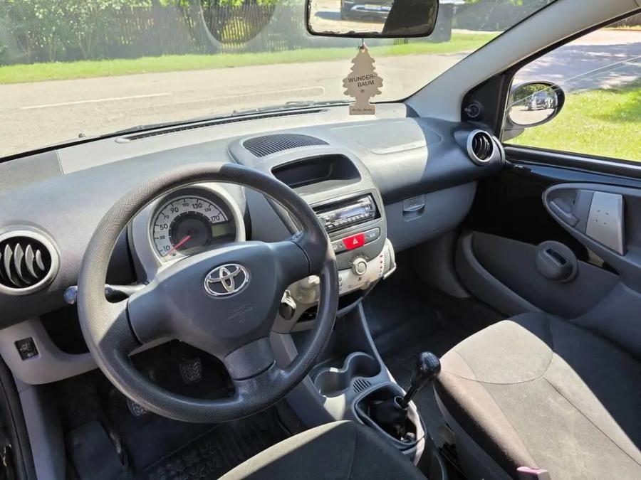 Melns Toyota Aygo 2009 Ventspils, ar dzinēja tilpumu 1.00 L un nobraukumu 278 tūkst. km par 990 €, foto 12 vietnē AUTOMOTO.COM.LV