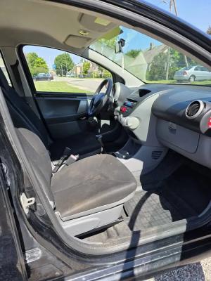 Melns Toyota Aygo 2009 Ventspils, ar dzinēja tilpumu 1.00 L un nobraukumu 278 tūkst. km par 990 €, foto 13 vietnē AUTOMOTO.COM.LV