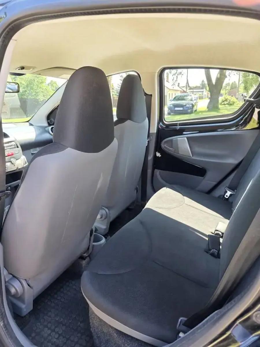 Melns Toyota Aygo 2009 Ventspils, ar dzinēja tilpumu 1.00 L un nobraukumu 278 tūkst. km par 990 €, foto 14 vietnē AUTOMOTO.COM.LV