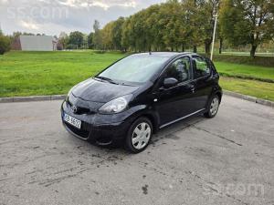 Melns Toyota Aygo 2009 Saldus, ar dzinēja tilpumu 1.00 L un nobraukumu 281 tūkst. km par 1000 €, foto  vietnē AUTOMOTO.COM.LV