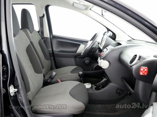 Черный Тойота Айго 2012 в Таллин, объемом двигателя 1.00 л и пробегом 126 тыс. км за 2499 €, фото 6 на AUTOMOTO.COM.LV