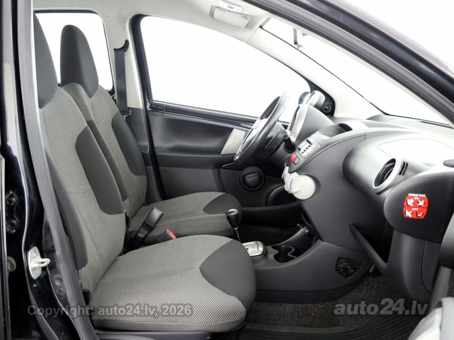 Черный Тойота Айго 2012 в Таллин, объемом двигателя 1.00 л и пробегом 126 тыс. км за 2499 €, фото 7 на AUTOMOTO.COM.LV