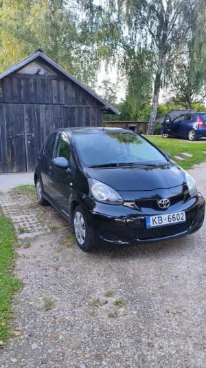 Black Toyota Aygo 2009 in Kuldiga, with an engine capacity of 1.00 L and mileage of 270 thousand km for 890 €, photo 3 on AUTOMOTO.COM.LV