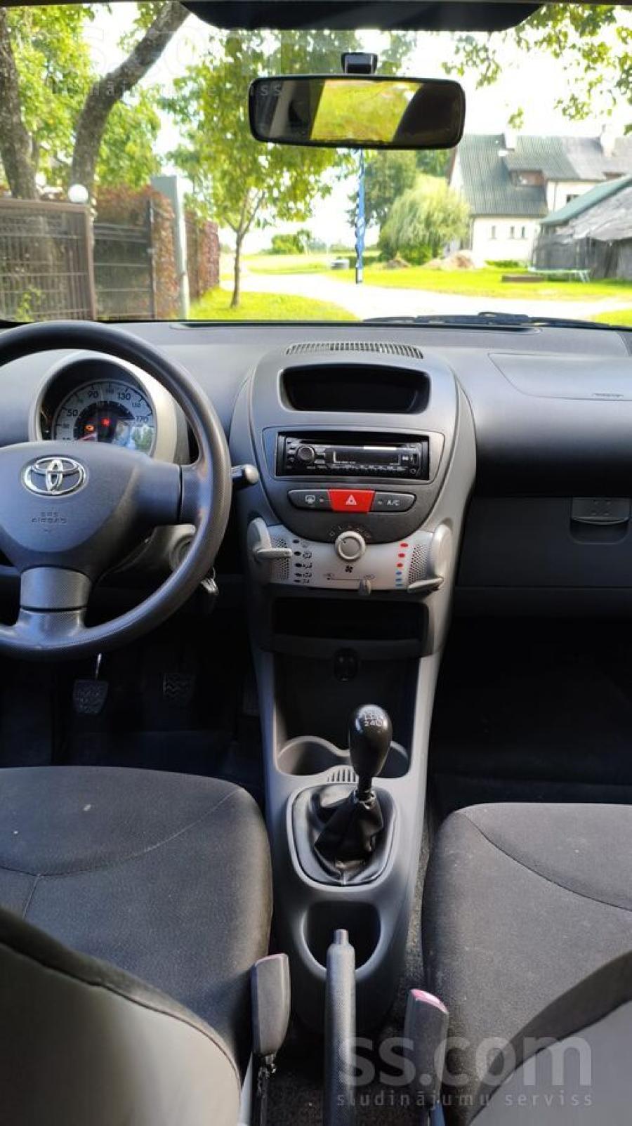 Black Toyota Aygo 2009 in Kuldiga, with an engine capacity of 1.00 L and mileage of 270 thousand km for 890 €, photo 5 on AUTOMOTO.COM.LV