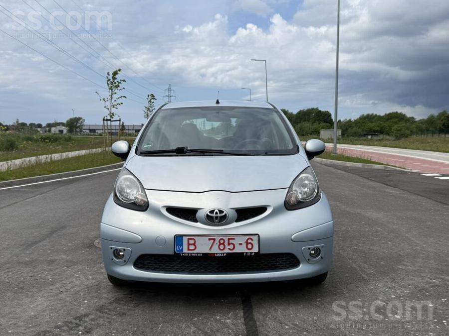 Zils Toyota Aygo 2005 Liepāja, ar dzinēja tilpumu 1.00 L un nobraukumu 150 tūkst. km par 2800 €, foto 8 vietnē AUTOMOTO.COM.LV