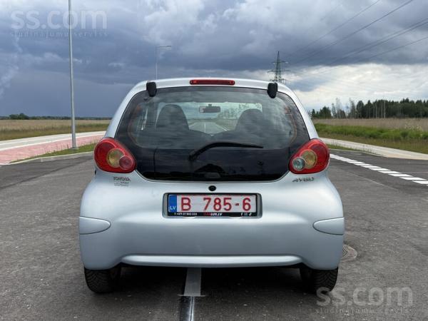 Zils Toyota Aygo 2005 Liepāja, ar dzinēja tilpumu 1.00 L un nobraukumu 150 tūkst. km par 2800 €, foto 8 vietnē AUTOMOTO.COM.LV