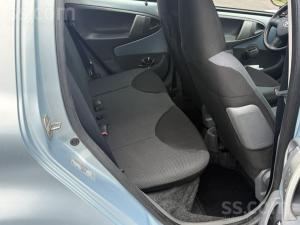 Zils Toyota Aygo 2005 Liepāja, ar dzinēja tilpumu 1.00 L un nobraukumu 150 tūkst. km par 2800 €, foto 12 vietnē AUTOMOTO.COM.LV