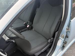 Zils Toyota Aygo 2005 Liepāja, ar dzinēja tilpumu 1.00 L un nobraukumu 150 tūkst. km par 2800 €, foto 16 vietnē AUTOMOTO.COM.LV