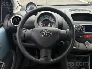 Zils Toyota Aygo 2005 Liepāja, ar dzinēja tilpumu 1.00 L un nobraukumu 150 tūkst. km par 2800 €, foto 18 vietnē AUTOMOTO.COM.LV
