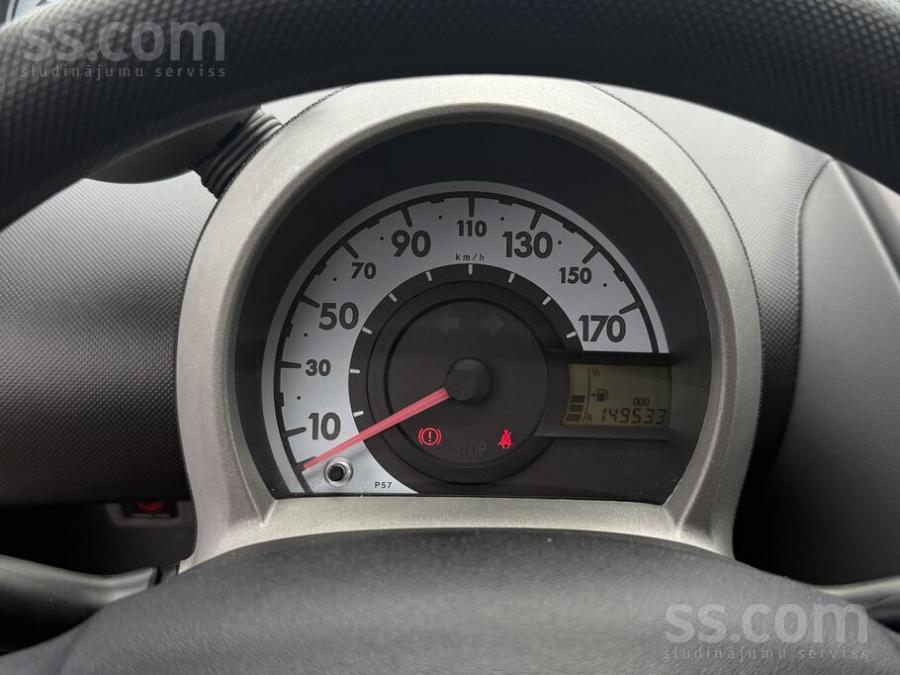 Zils Toyota Aygo 2005 Liepāja, ar dzinēja tilpumu 1.00 L un nobraukumu 150 tūkst. km par 2800 €, foto 19 vietnē AUTOMOTO.COM.LV