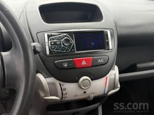 Zils Toyota Aygo 2005 Liepāja, ar dzinēja tilpumu 1.00 L un nobraukumu 150 tūkst. km par 2800 €, foto 21 vietnē AUTOMOTO.COM.LV