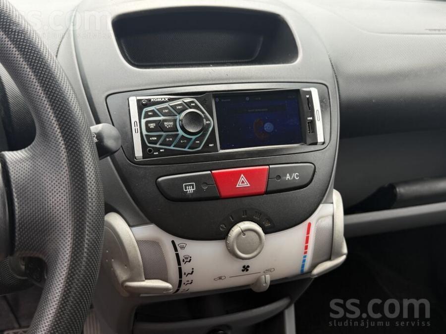 Zils Toyota Aygo 2005 Liepāja, ar dzinēja tilpumu 1.00 L un nobraukumu 150 tūkst. km par 2800 €, foto 21 vietnē AUTOMOTO.COM.LV