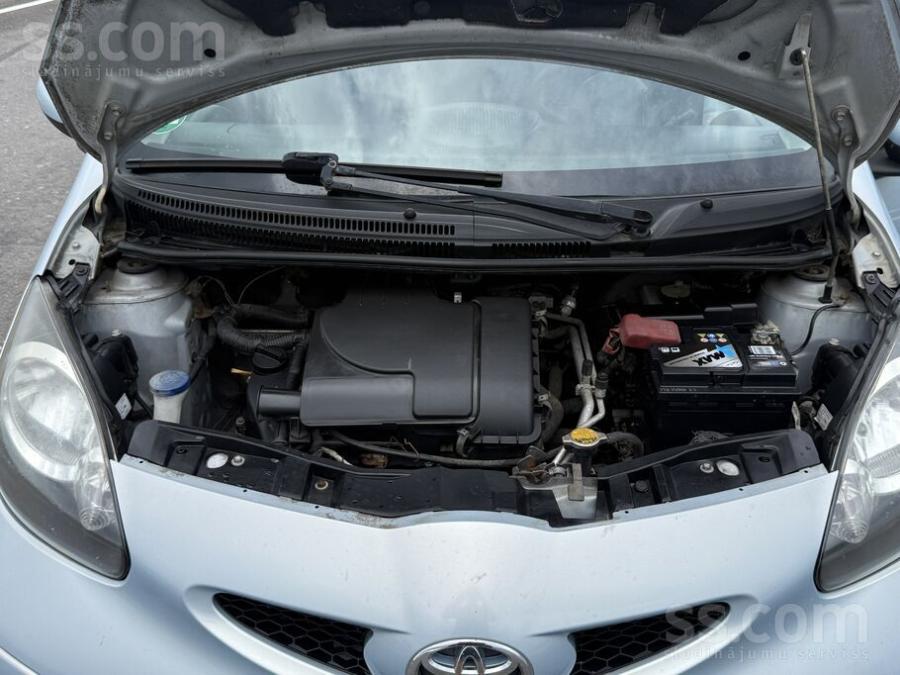 Zils Toyota Aygo 2005 Liepāja, ar dzinēja tilpumu 1.00 L un nobraukumu 150 tūkst. km par 2800 €, foto 24 vietnē AUTOMOTO.COM.LV