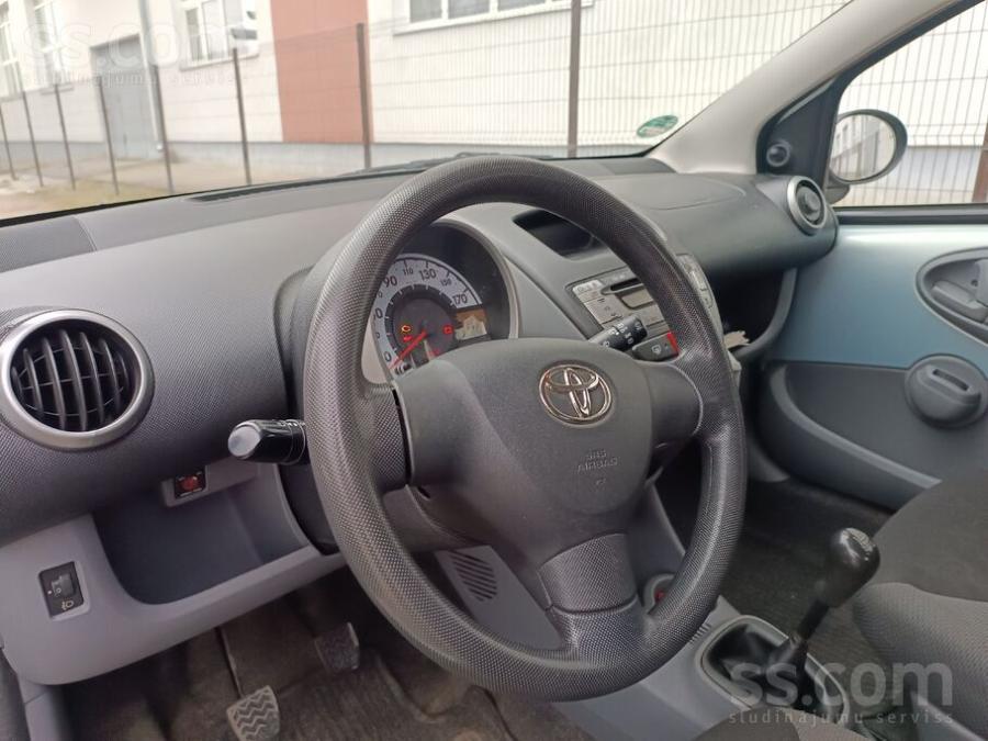 Zils Toyota Aygo 2007 Aizkraukle, ar dzinēja tilpumu 1.00 L un nobraukumu 288 tūkst. km par 1000 €, foto 3 vietnē AUTOMOTO.COM.LV