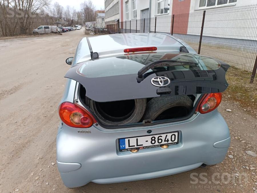 Zils Toyota Aygo 2007 Aizkraukle, ar dzinēja tilpumu 1.00 L un nobraukumu 288 tūkst. km par 1000 €, foto 5 vietnē AUTOMOTO.COM.LV