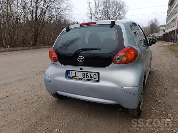 Zils Toyota Aygo 2007 Aizkraukle, ar dzinēja tilpumu 1.00 L un nobraukumu 288 tūkst. km par 1000 €, foto 6 vietnē AUTOMOTO.COM.LV