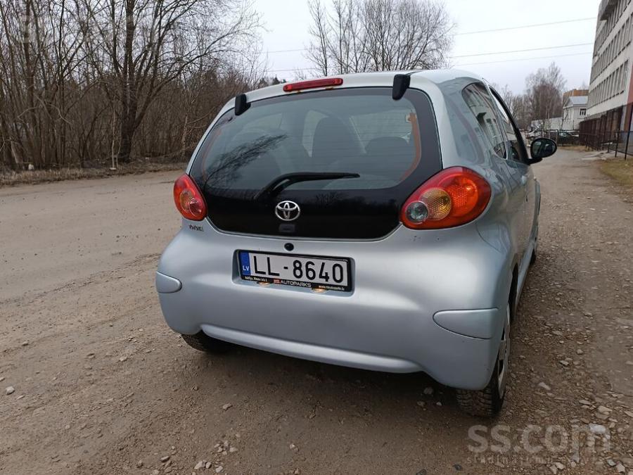 Zils Toyota Aygo 2007 Aizkraukle, ar dzinēja tilpumu 1.00 L un nobraukumu 288 tūkst. km par 1000 €, foto 6 vietnē AUTOMOTO.COM.LV