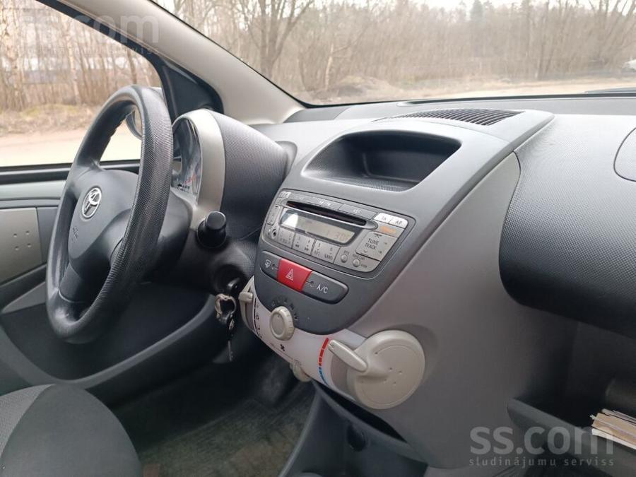 Zils Toyota Aygo 2007 Aizkraukle, ar dzinēja tilpumu 1.00 L un nobraukumu 288 tūkst. km par 1000 €, foto 7 vietnē AUTOMOTO.COM.LV
