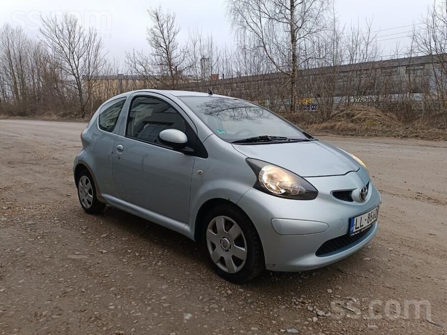 Zils Toyota Aygo 2007 Aizkraukle, ar dzinēja tilpumu 1.00 L un nobraukumu 288 tūkst. km par 1000 €, foto 9 vietnē AUTOMOTO.COM.LV