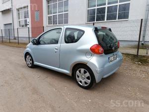 Zils Toyota Aygo 2007 Aizkraukle, ar dzinēja tilpumu 1.00 L un nobraukumu 288 tūkst. km par 1000 €, foto 11 vietnē AUTOMOTO.COM.LV