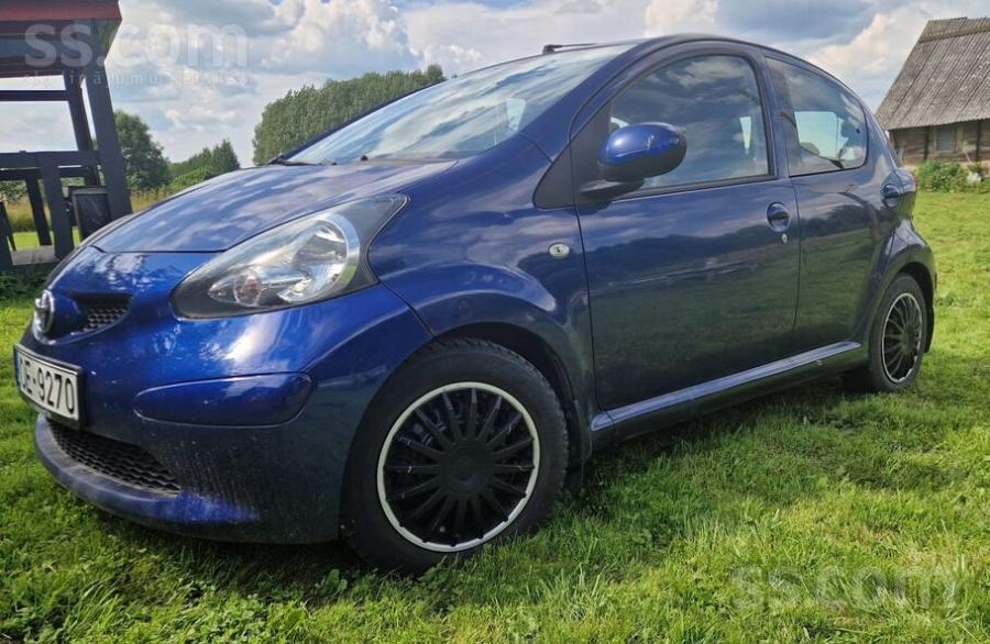 Zils Toyota Aygo 2007 Jēkabpils, ar dzinēja tilpumu 1.00 L un nobraukumu 248 tūkst. km par 1550 €, foto 1 vietnē AUTOMOTO.COM.LV