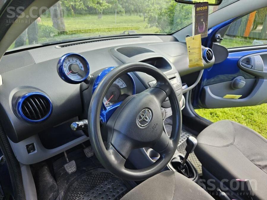 Zils Toyota Aygo 2007 Jēkabpils, ar dzinēja tilpumu 1.00 L un nobraukumu 248 tūkst. km par 1550 €, foto 9 vietnē AUTOMOTO.COM.LV