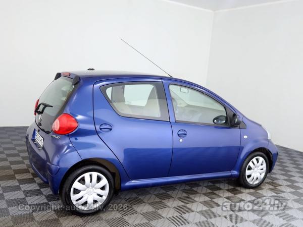 Zils Toyota Aygo 2008 Tallina, ar dzinēja tilpumu 1.00 L un nobraukumu 149 tūkst. km par 1699 €, foto 3 vietnē AUTOMOTO.COM.LV