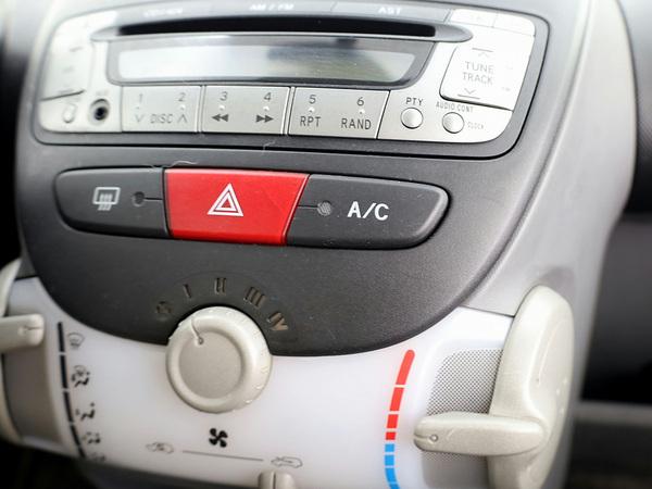 Blue Toyota Aygo 2008 in Tallinn, with an engine capacity of 1.00 L and mileage of 149 thousand km for 1699 €, photo 8 on AUTOMOTO.COM.LV