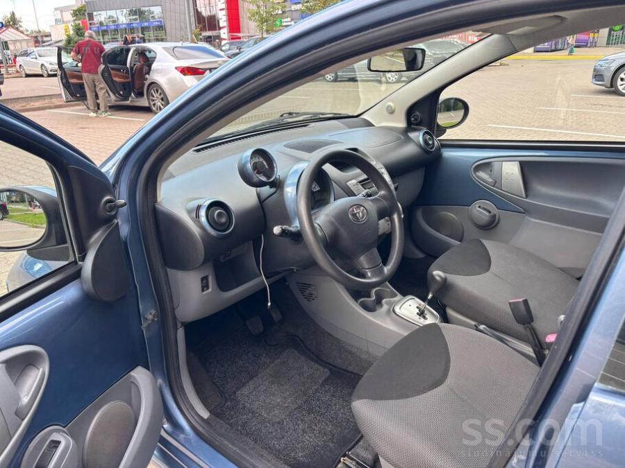 Blue Toyota Aygo 2008 in Riga, with an engine capacity of 1.00 L and mileage of 100 thousand km for 3500 €, photo 3 on AUTOMOTO.COM.LV