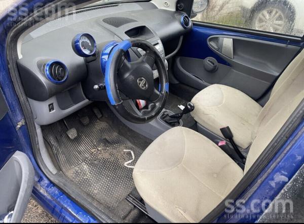 Zils Toyota Aygo 2009 Rīga, ar dzinēja tilpumu 1.00 L un nobraukumu 0 tūkst. km par 550 €, foto 3 vietnē AUTOMOTO.COM.LV
