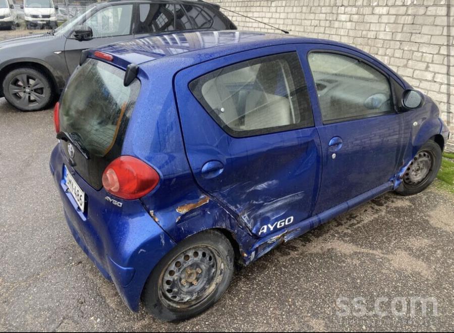 Zils Toyota Aygo 2009 Rīga, ar dzinēja tilpumu 1.00 L un nobraukumu 0 tūkst. km par 550 €, foto 5 vietnē AUTOMOTO.COM.LV