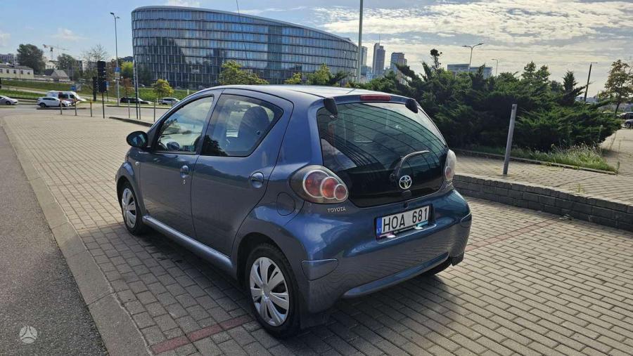 Blue Toyota Aygo 2009 in Vilnius, with an engine capacity of 1.00 L and mileage of 238 thousand km for 1450 €, photo 4 on AUTOMOTO.COM.LV