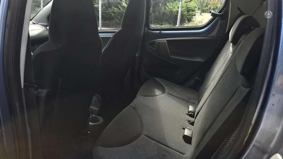 Blue Toyota Aygo 2009 in Vilnius, with an engine capacity of 1.00 L and mileage of 238 thousand km for 1450 €, photo 10 on AUTOMOTO.COM.LV