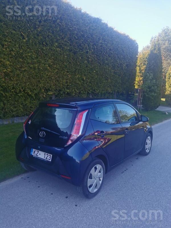 Blue Toyota Aygo 2015 in Jurmala, with an engine capacity of 1.00 L and mileage of 100 thousand km for 5200 €, photo 2 on AUTOMOTO.COM.LV