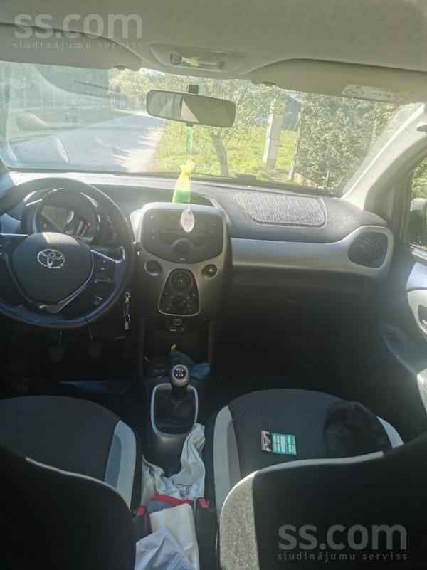 Blue Toyota Aygo 2015 in Jurmala, with an engine capacity of 1.00 L and mileage of 100 thousand km for 5200 €, photo 3 on AUTOMOTO.COM.LV