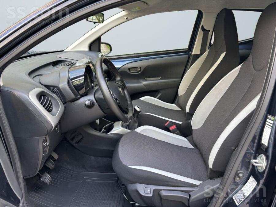 Blue Toyota Aygo 2015 in Riga, with an engine capacity of 1.00 L and mileage of 105 thousand km for 5620 €, photo 10 on AUTOMOTO.COM.LV