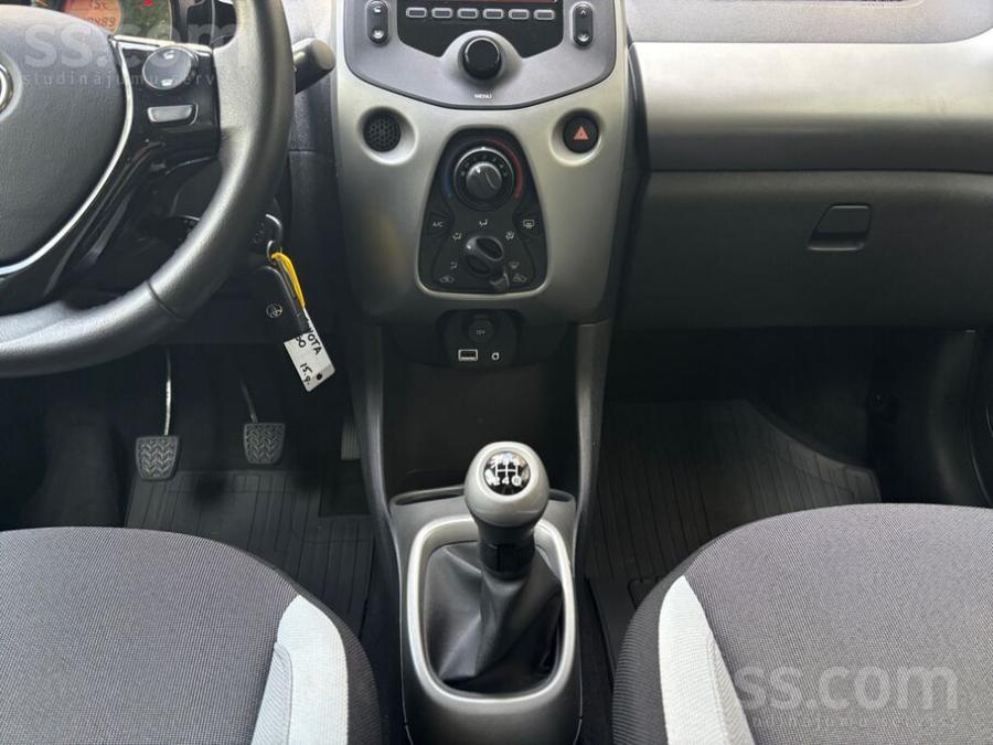 Blue Toyota Aygo 2015 in Riga, with an engine capacity of 1.00 L and mileage of 105 thousand km for 5620 €, photo 12 on AUTOMOTO.COM.LV