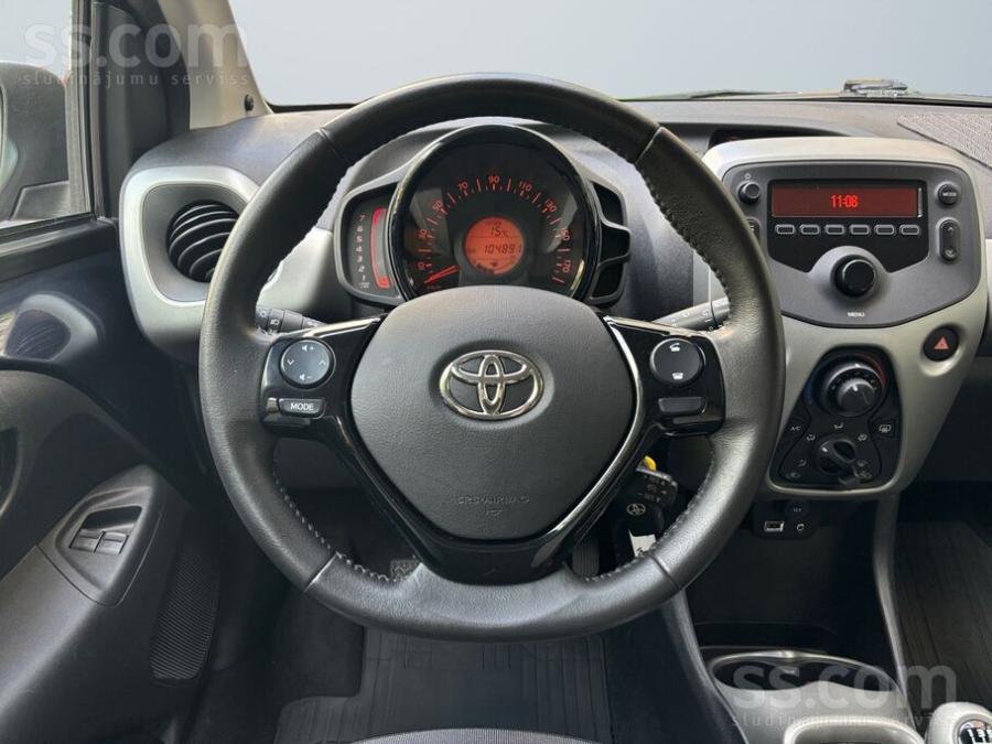 Blue Toyota Aygo 2015 in Riga, with an engine capacity of 1.00 L and mileage of 105 thousand km for 5620 €, photo 13 on AUTOMOTO.COM.LV