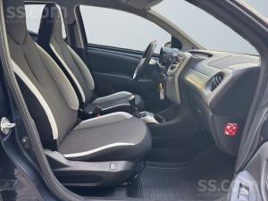 Blue Toyota Aygo 2015 in Riga, with an engine capacity of 1.00 L and mileage of 105 thousand km for 5620 €, photo 16 on AUTOMOTO.COM.LV