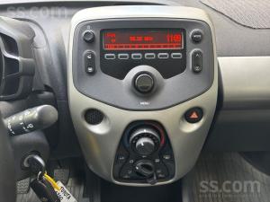 Blue Toyota Aygo 2015 in Riga, with an engine capacity of 1.00 L and mileage of 105 thousand km for 5620 €, photo 18 on AUTOMOTO.COM.LV