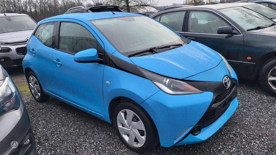 Blue Toyota Aygo 2017 in Siauliai, with an engine capacity of 1.00 L and mileage of 103 thousand km for 6250 €, photo 1 on AUTOMOTO.COM.LV