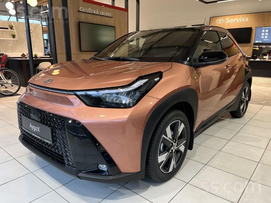 Brūns Toyota Aygo 2026 Ventspils, ar dzinēja tilpumu 1.50 L un nobraukumu 0 tūkst. km par 22735 €, foto 1 vietnē AUTOMOTO.COM.LV