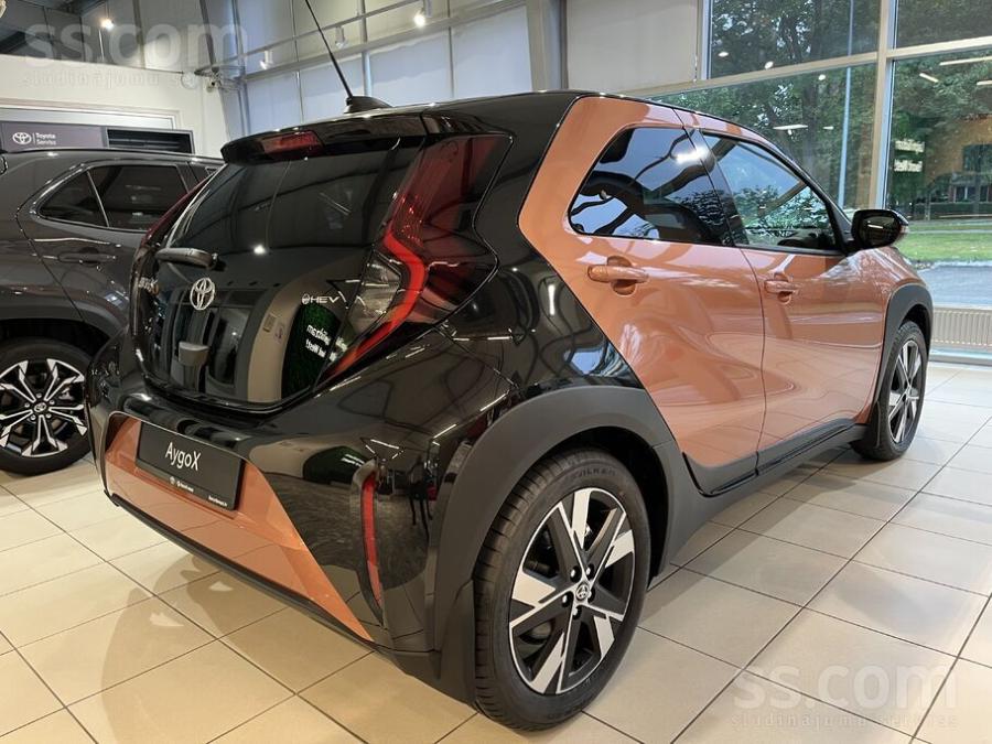Brūns Toyota Aygo 2026 Ventspils, ar dzinēja tilpumu 1.50 L un nobraukumu 0 tūkst. km par 22735 €, foto 3 vietnē AUTOMOTO.COM.LV