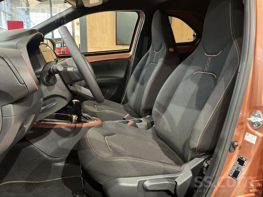Brūns Toyota Aygo 2026 Ventspils, ar dzinēja tilpumu 1.50 L un nobraukumu 0 tūkst. km par 22735 €, foto 6 vietnē AUTOMOTO.COM.LV