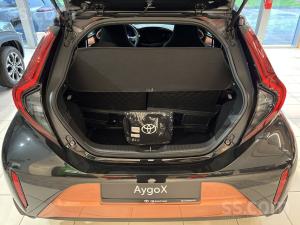 Brūns Toyota Aygo 2026 Ventspils, ar dzinēja tilpumu 1.50 L un nobraukumu 0 tūkst. km par 22735 €, foto 23 vietnē AUTOMOTO.COM.LV
