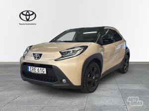 Brown Toyota Aygo 2023 in Kaunas, with an engine capacity of 0.00 L and mileage of 10 thousand km for 22159 €, photo  on AUTOMOTO.COM.LV