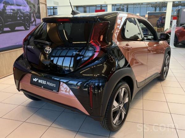 Коричневый Тойота Айго 2026 в Рига, объемом двигателя 1.50 л и пробегом 7 тыс. км за 22490 €, фото 2 на AUTOMOTO.COM.LV