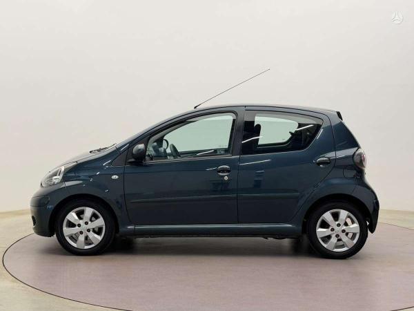 Green Toyota Aygo 2012 in Panevezys, with an engine capacity of 1.00 L and mileage of 83 thousand km for 3190 €, photo 5 on AUTOMOTO.COM.LV
