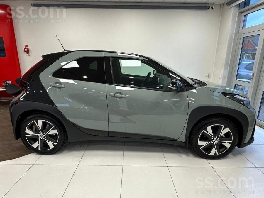 Zaļš Toyota Aygo 2026 Jēkabpils, ar dzinēja tilpumu 1.50 L un nobraukumu 10 tūkst. km par 22990 €, foto 4 vietnē AUTOMOTO.COM.LV