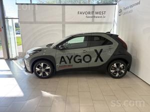 Green Toyota Aygo 2026 in Ventspils, with an engine capacity of 1.50 L and mileage of 0 thousand km for 21900 €, photo 3 on AUTOMOTO.COM.LV